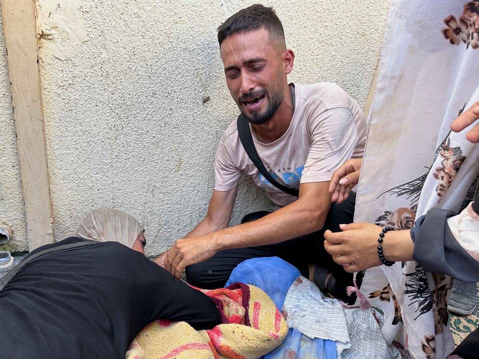 Gaza: 'Horror movie' scenes as Hamas says 210 Palestinians killed in ...