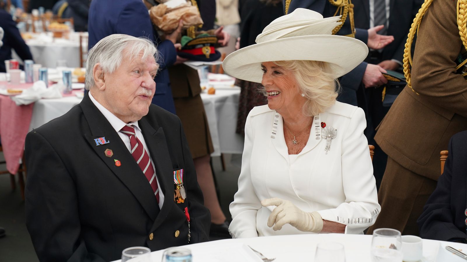 D-Day: King praises veterans as world leaders meet WW2 survivors at ...