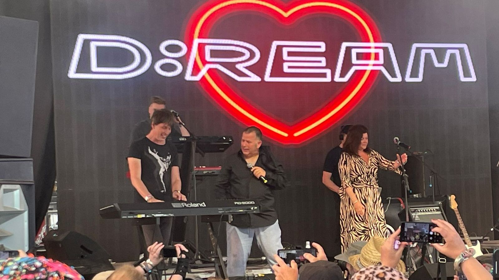 Brian Cox reunites with D:Ream for Things Can Only Get Better at ...