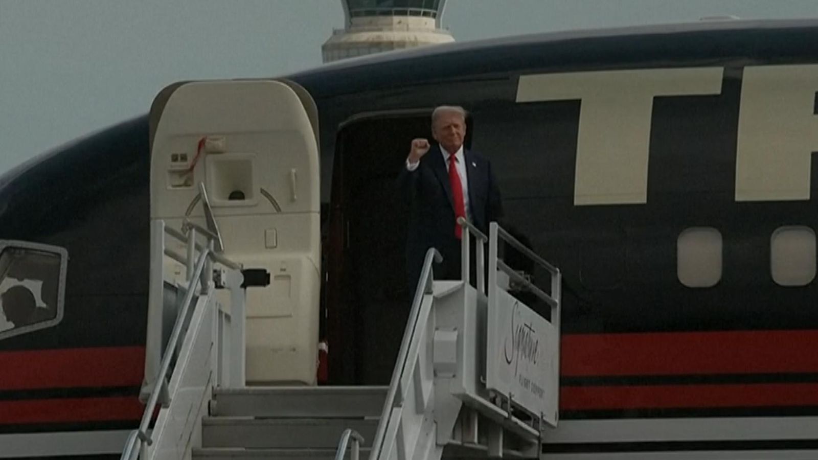 Donald Trump welcomed by fans in Atlanta as he gets ready to face Joe ...