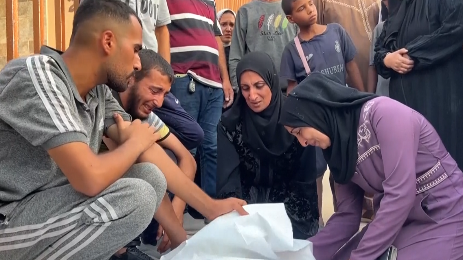 Israeli tank shells hit tent camp, killing at least 25, say Gaza health ...