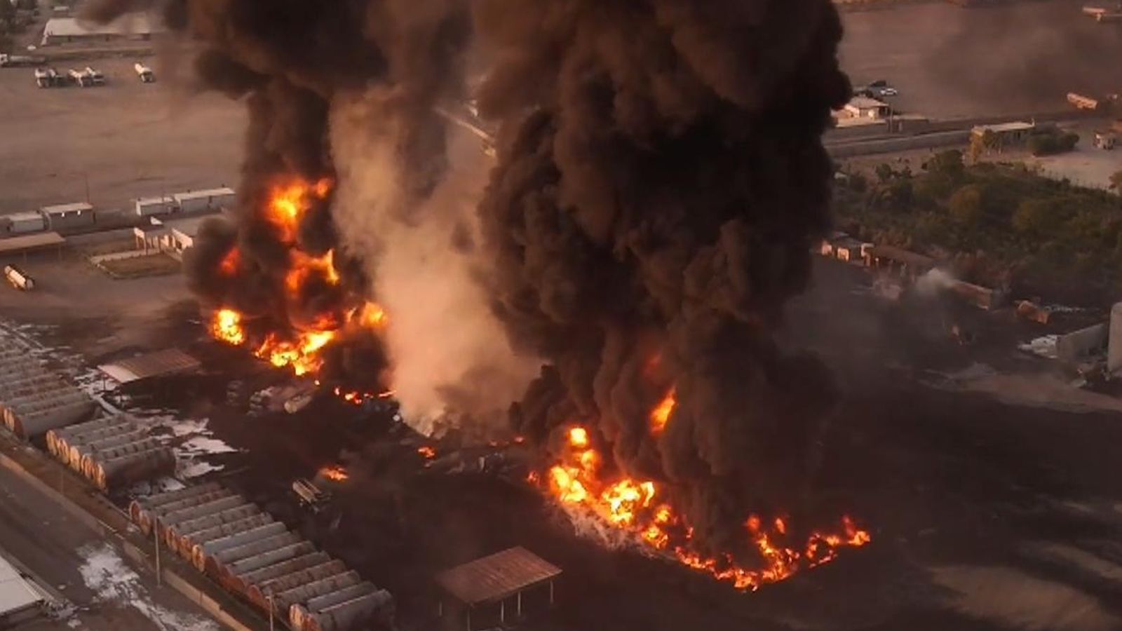 Iraq: Oil refinery fire burns for hours | World News | Sky News