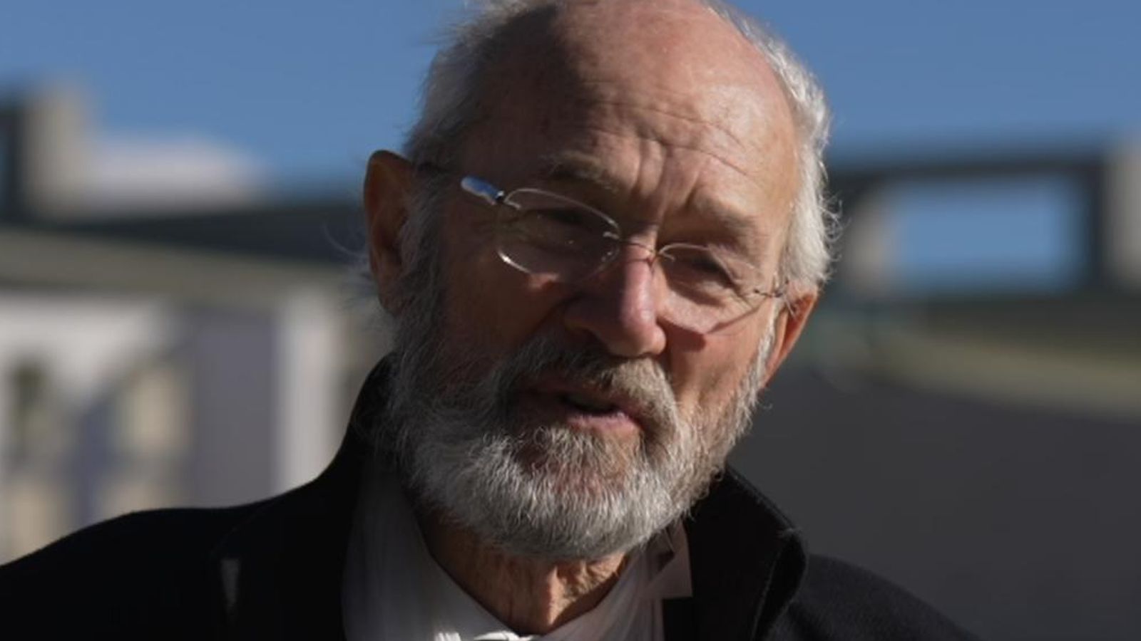 WikiLeaks: Julian Assange's father awaits son's arrival in Australia ...