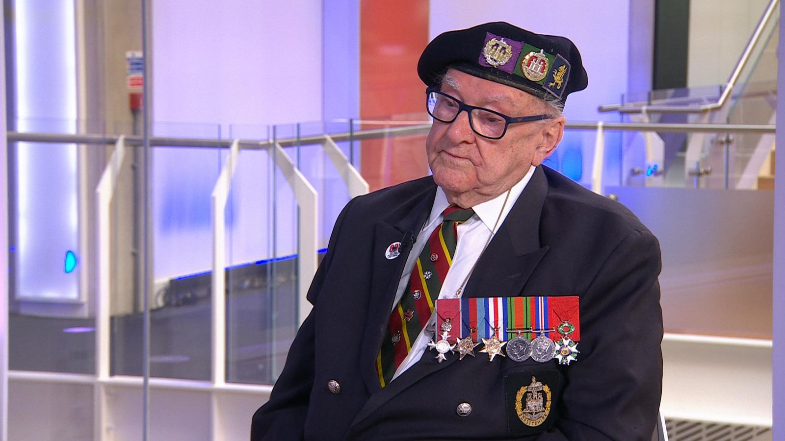 'Grandad Ken' tries to keep memories of D-Day veterans alive | UK ...