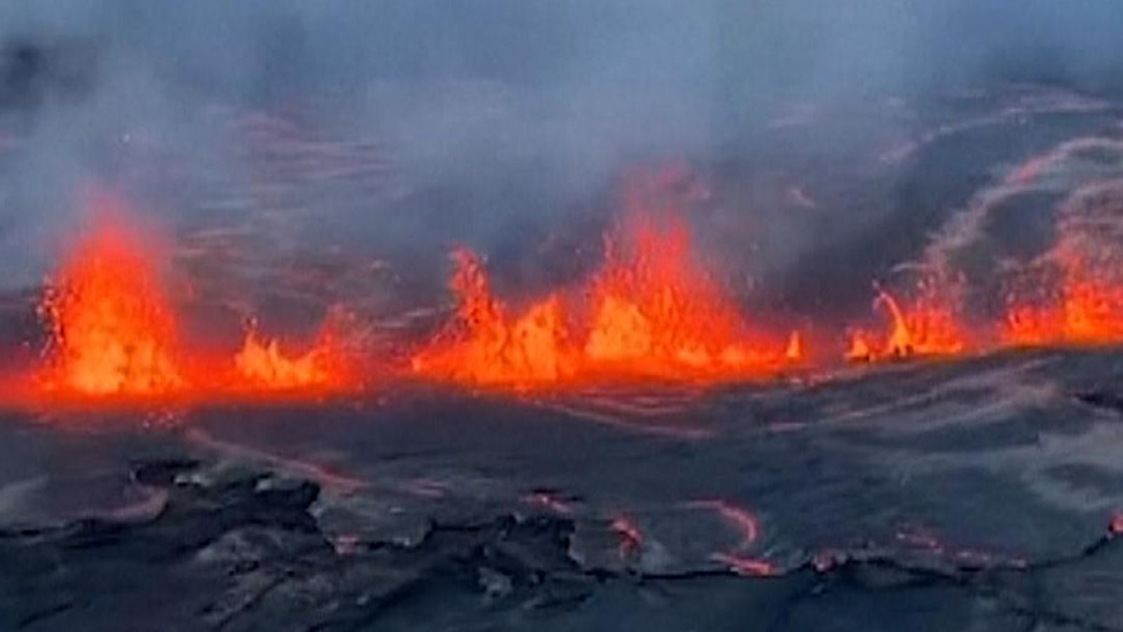 Hawaii: Kilauea's kilometre-long lava streams in first regional ...