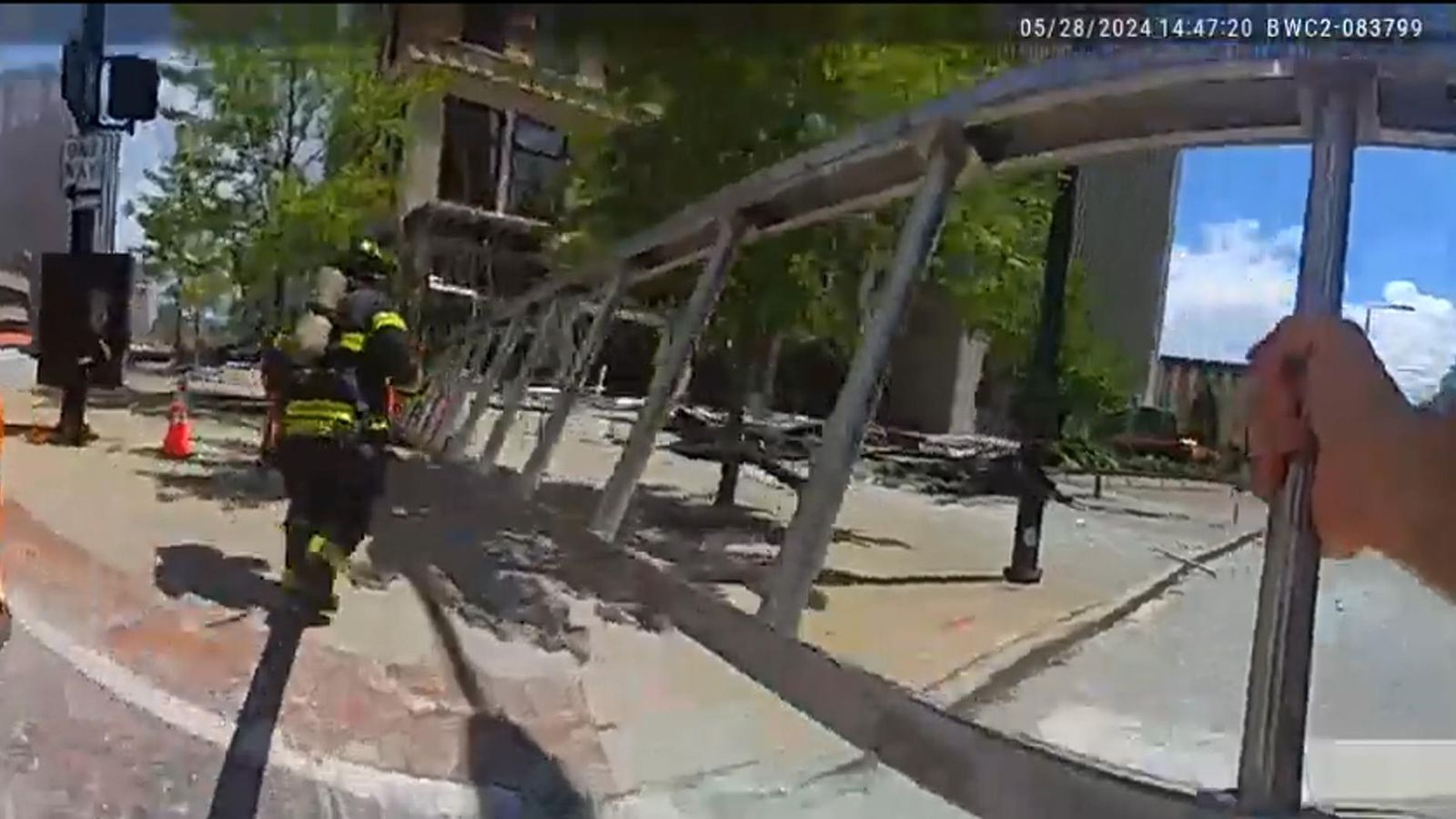 Ohio: Newly released bodycam footage shows moments after deadly bank ...