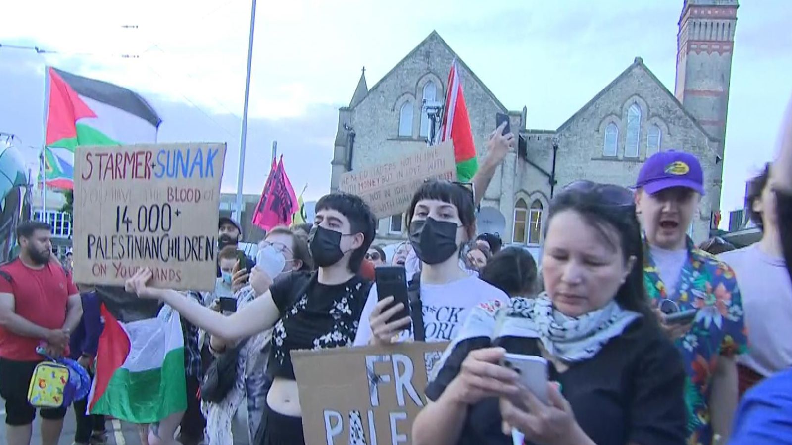 Pro-Palestine protesters disrupts Rishi Sunak and Keir Starmer's final ...