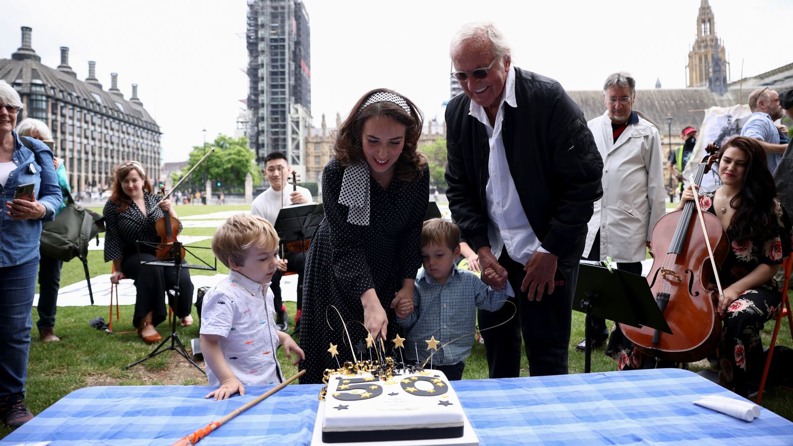 Julian Assange flies out of UK on $500,000 private jet after being ...