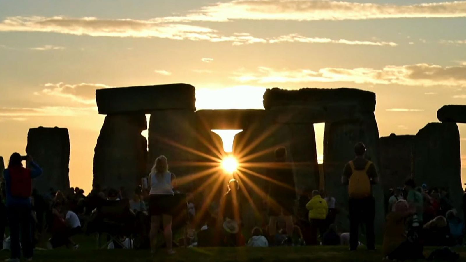 People gather at Stonehenge for summer solstice | UK News | Sky News