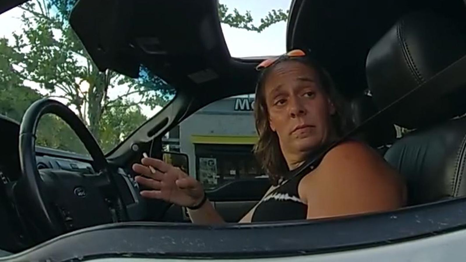 Police chase wanted woman after she flees a traffic stop in Florida ...