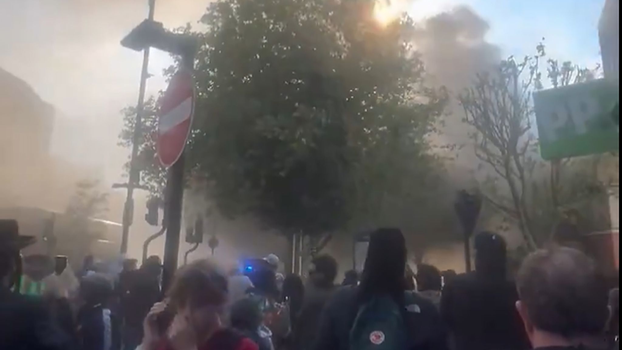 Hackney residents urged to stay indoors as smoke billows from flat fire ...