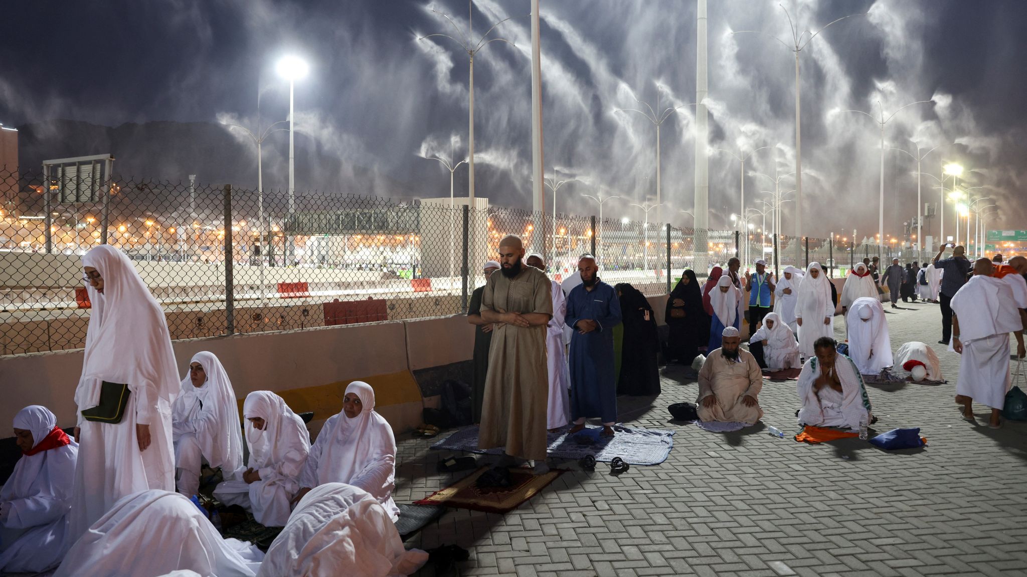 At least 550 Muslims die at Hajj - as temperatures at Mecca hit 51.8C | World News | Sky News