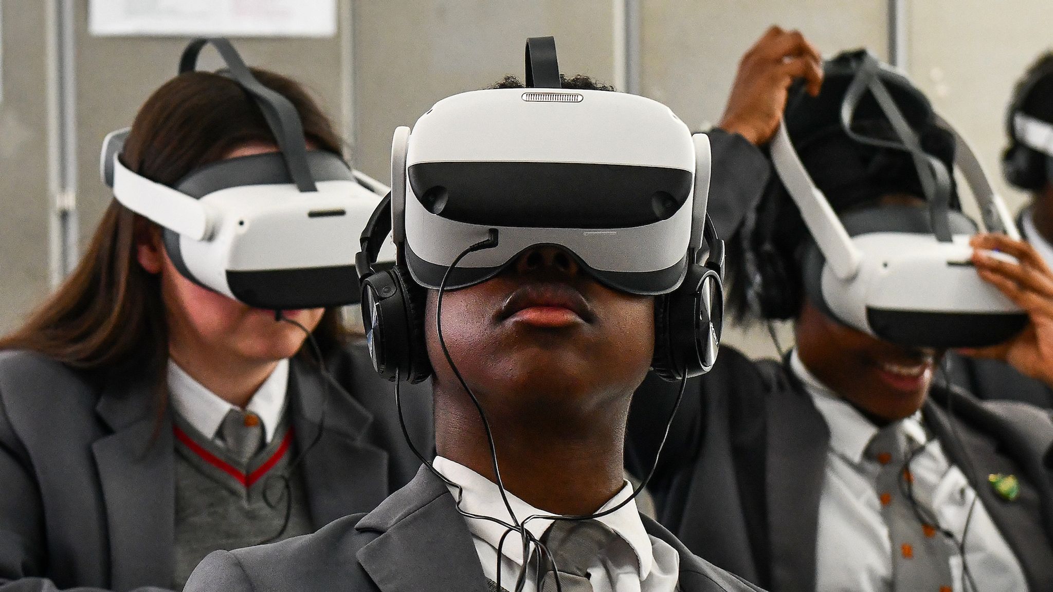 Pupils to 'talk' to 3D Holocaust survivors with artificial intelligence ...
