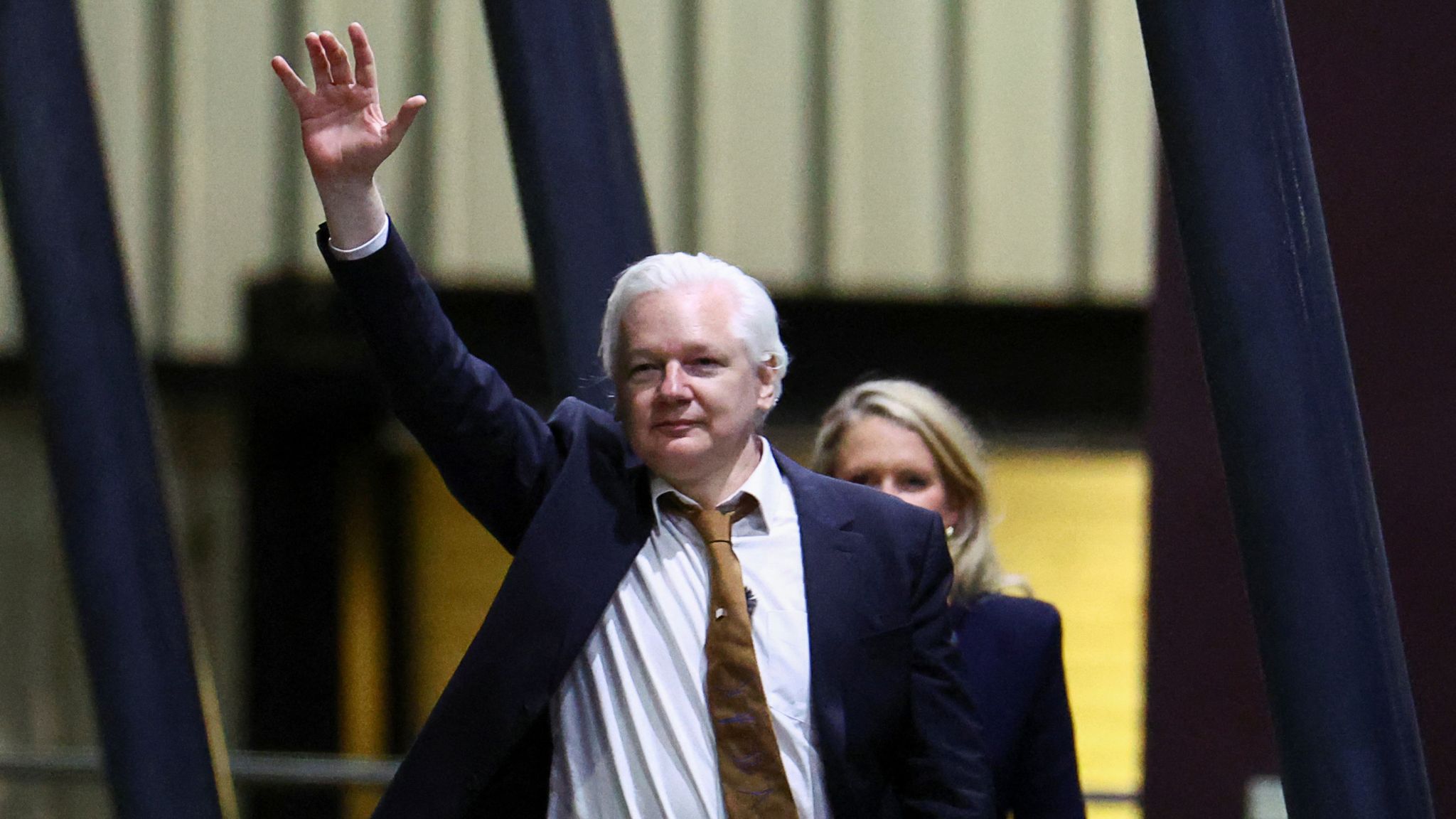 Julian Assange passionately kisses wife and waves to supporters after ...