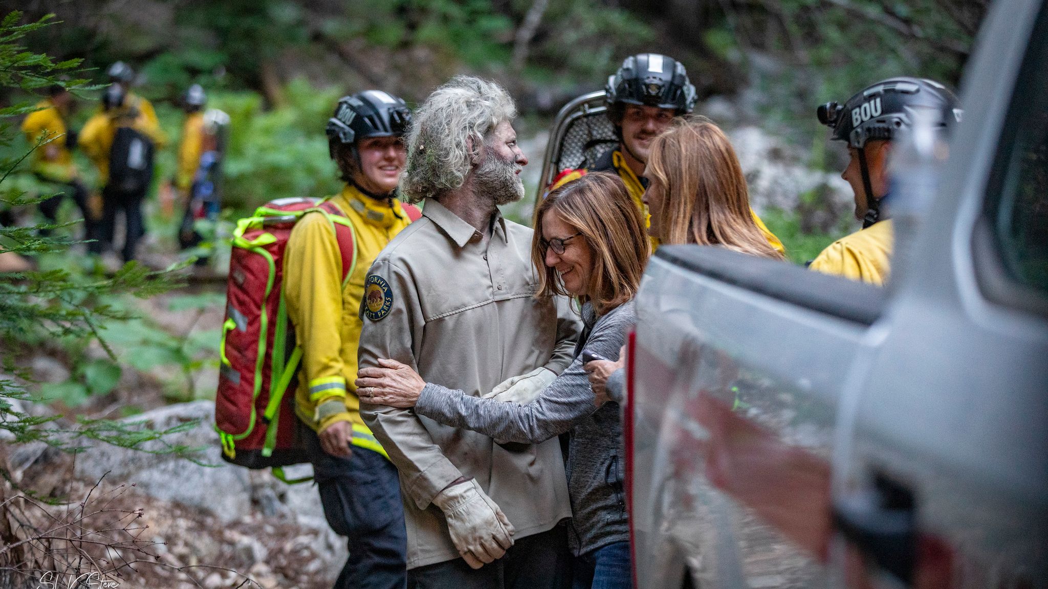 Heart-warming pictures of hiker reuniting with family after being lost ...