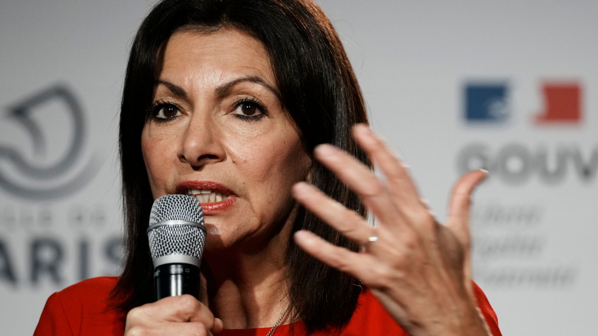 Paris' Socialist Mayor Postpones Plunge in Seine River as Residents ...