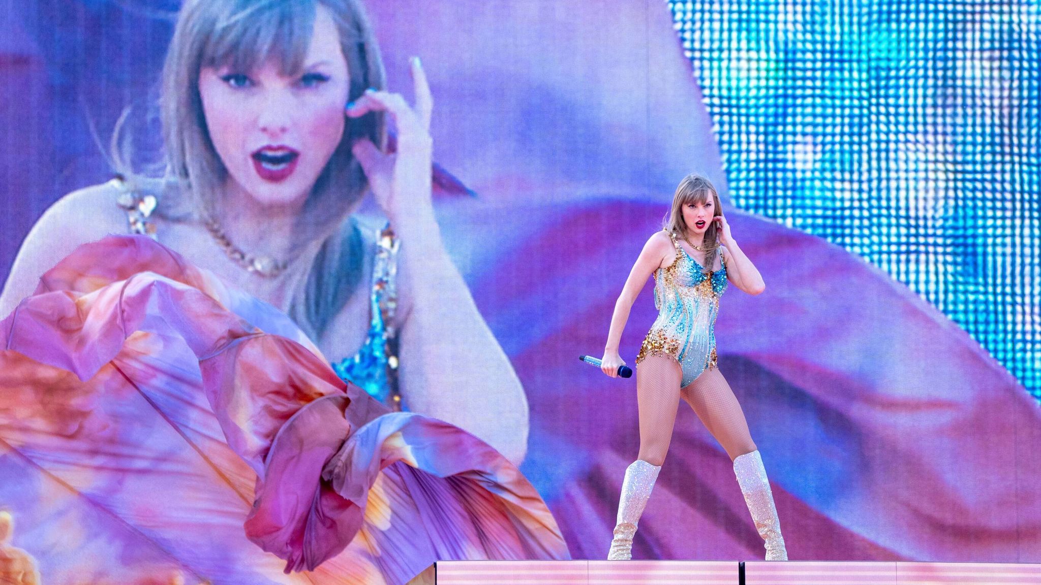 Taylor Swift latest: Star forced to take guitar break due to 'weird ...