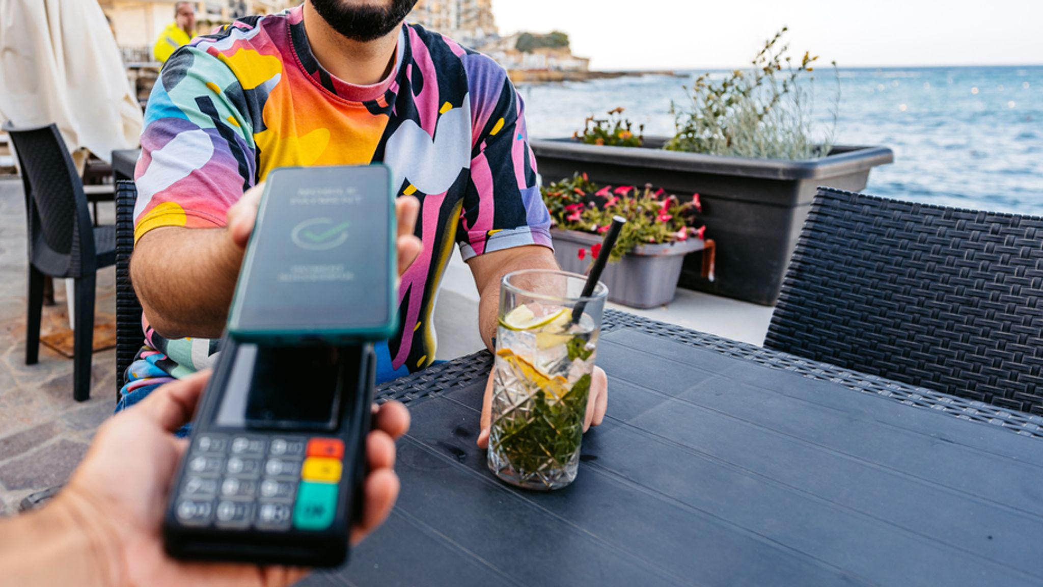 Holiday money - where to buy it, how to avoid fees, and one thing you ...