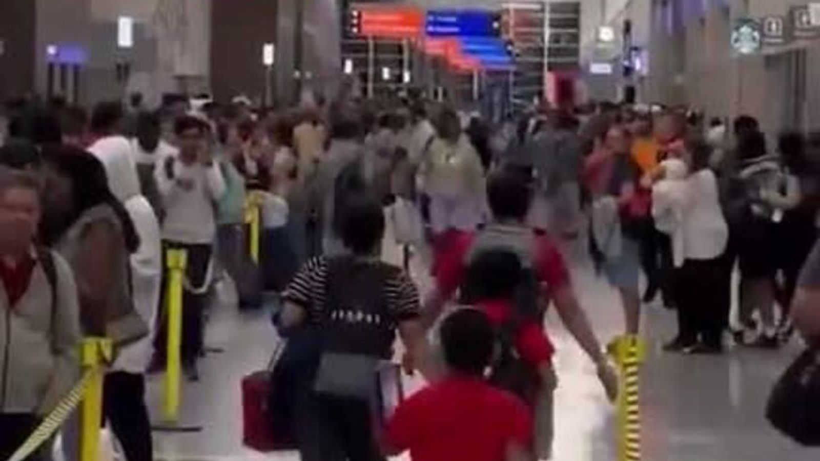 Mass IT outage: Flights grounded in USA | News UK Video News | Sky News