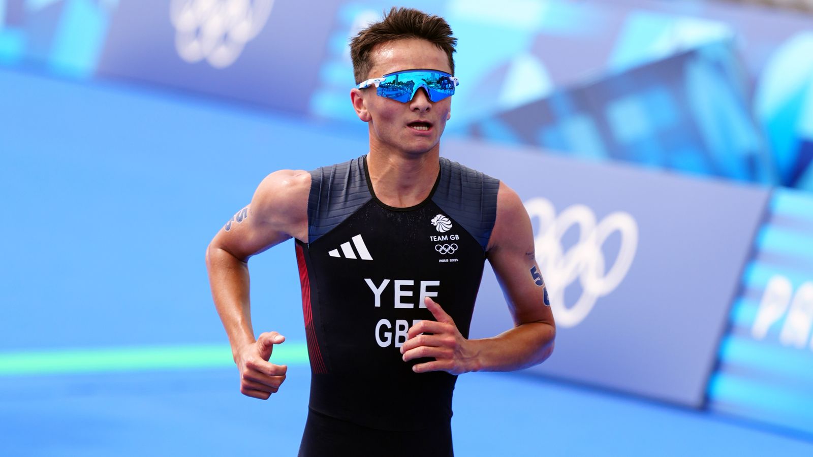 Alex Yee wins gold in men's triathlon with stunning late victory | UK News | Sky News