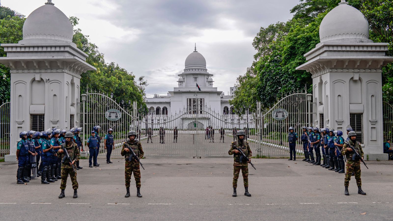 What's happening in Bangladesh? Prime minister flees after hundreds ...