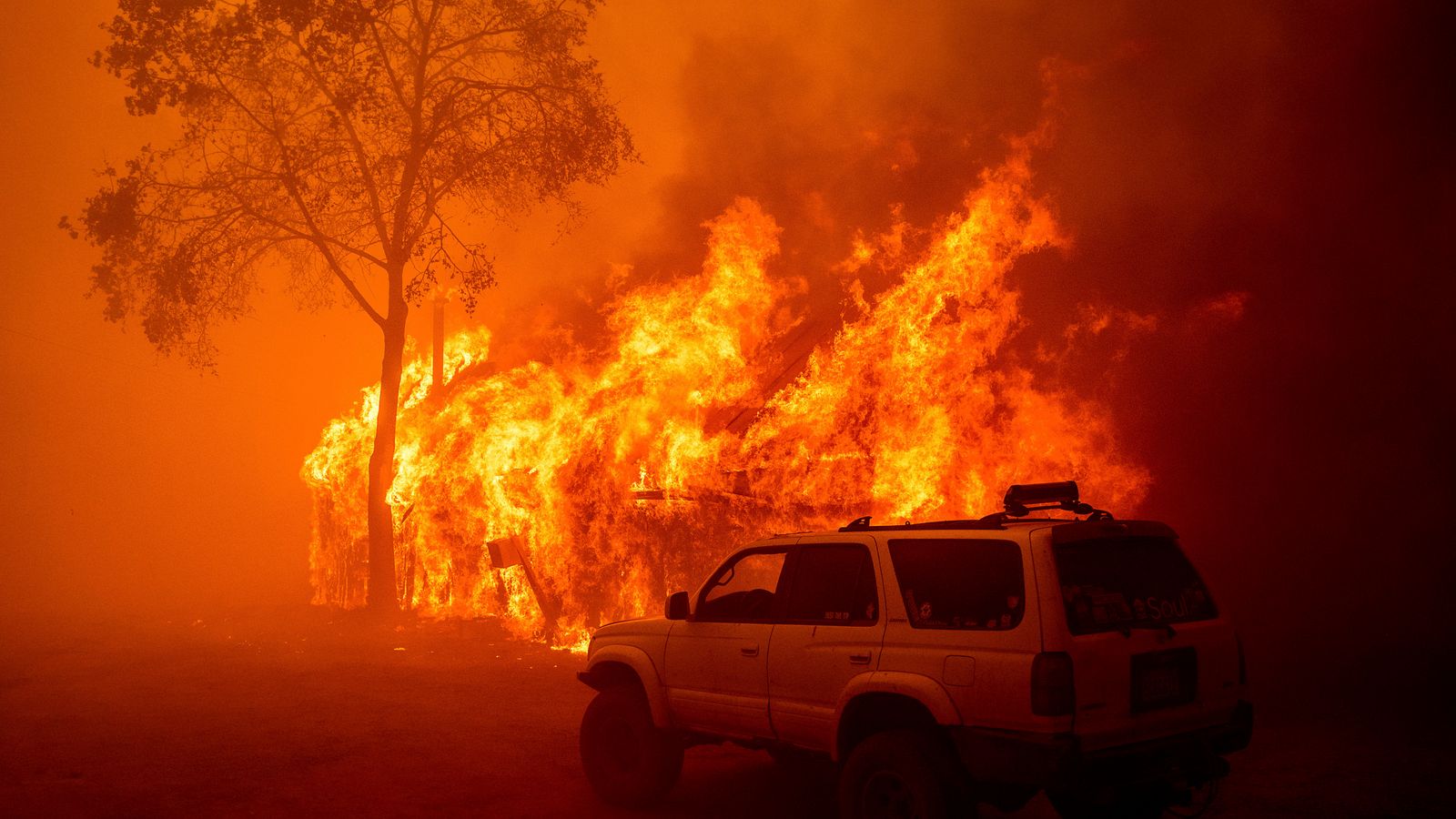 California's largest wildfire spreading rapidly threatening thousands ...