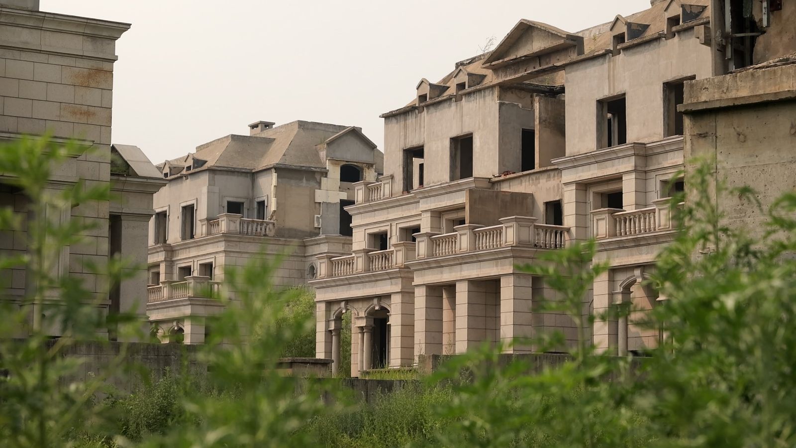 Sold a false dream: Inside China's derelict housing developments - and ...