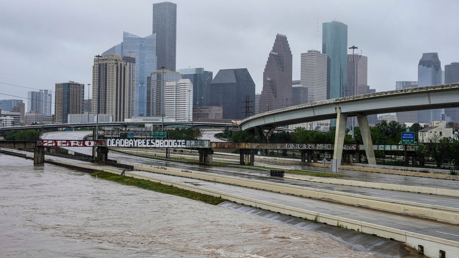 Hurricane Beryl tears through Texas and Louisiana, leaving at least ...