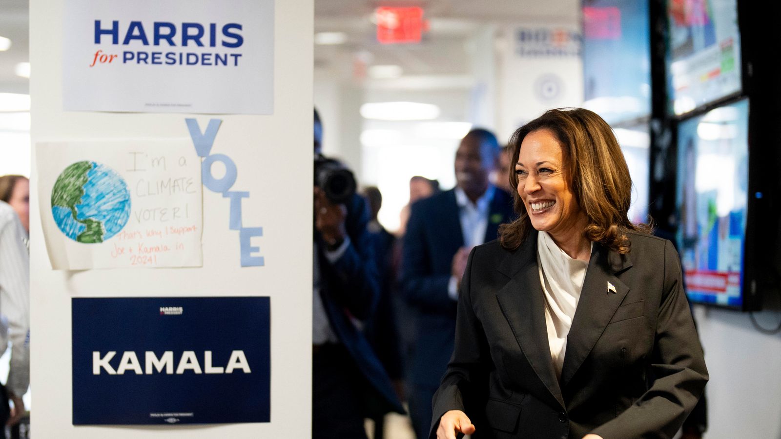 Kamala Harris hits out at Trump as she addresses campaign leaders in ...