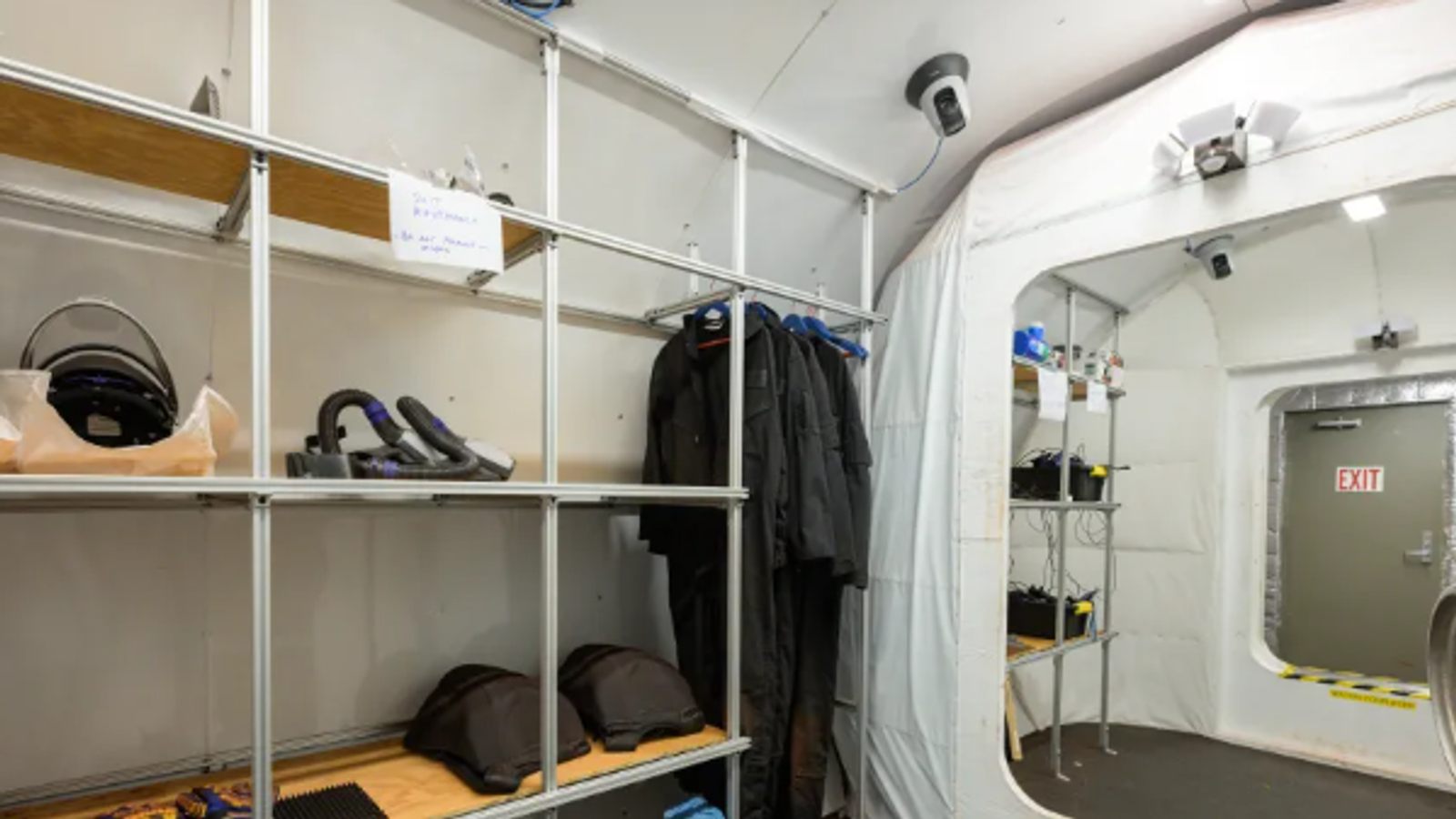 NASA volunteers complete year-long mission in 3D-printed Mars bunker in ...