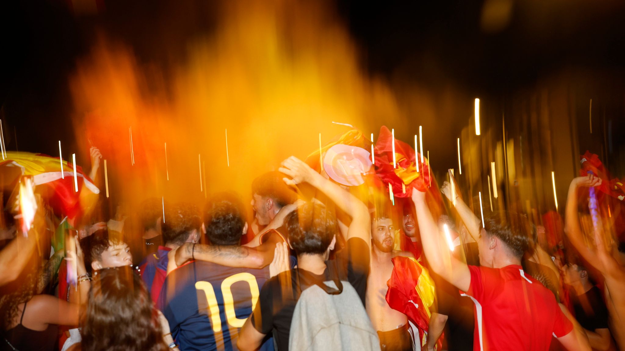 Euphoric Spain fans roar as their team become the champions of Europe ...