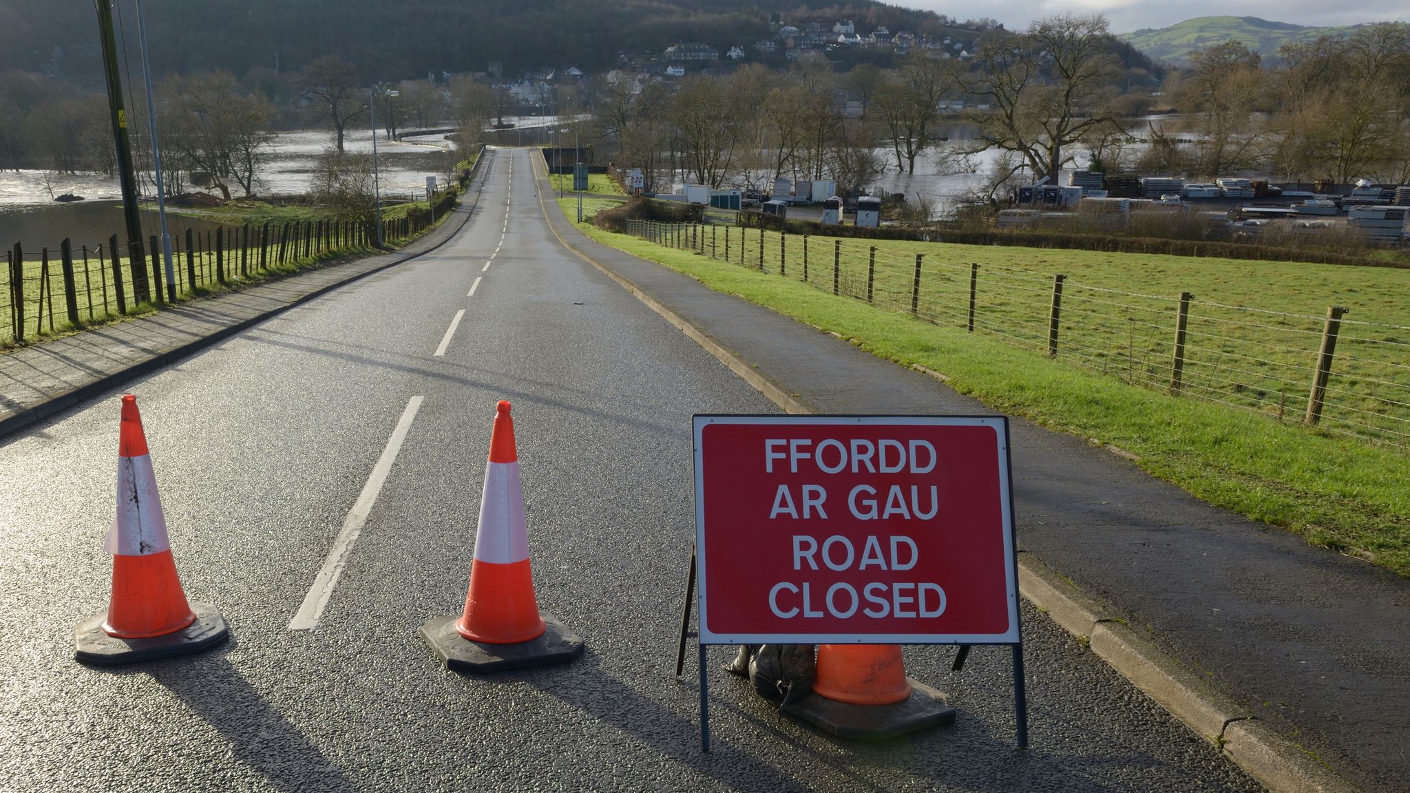 Road signs: Line between English and Welsh could make drivers 'less ...