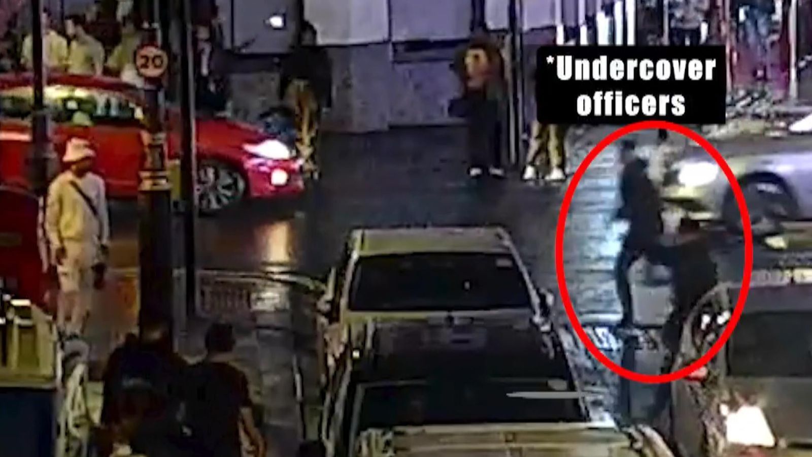 Footage shows phone snatcher being tackled and arrested by undercover ...