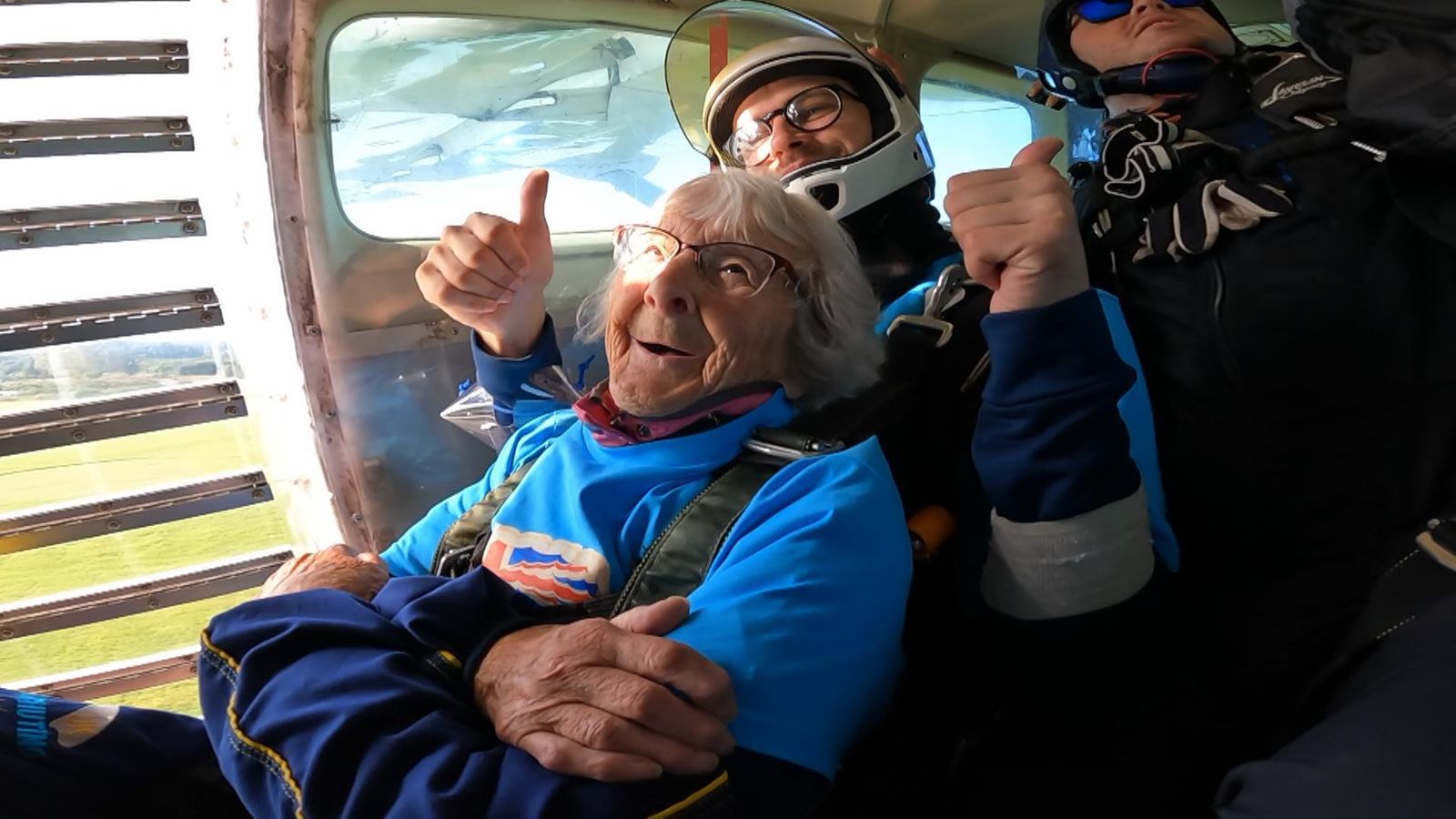 Manette Baillie Woman Breaks Skydiving Record On 102nd Birthday News