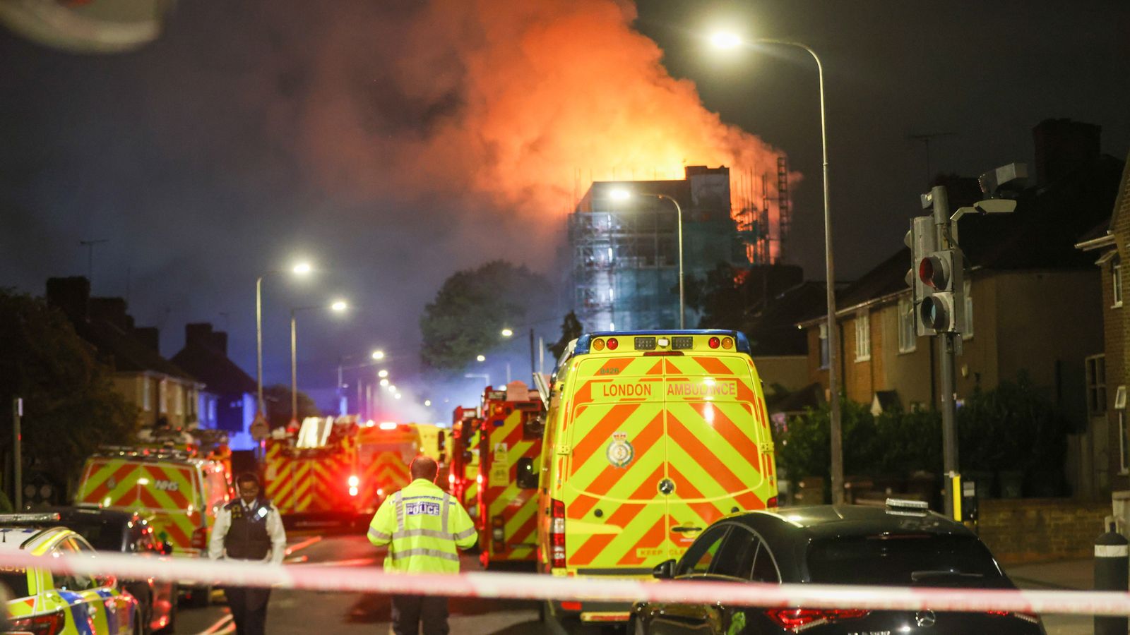 Dagenham fire: Mother who fled tower block blaze says fire gate had ...