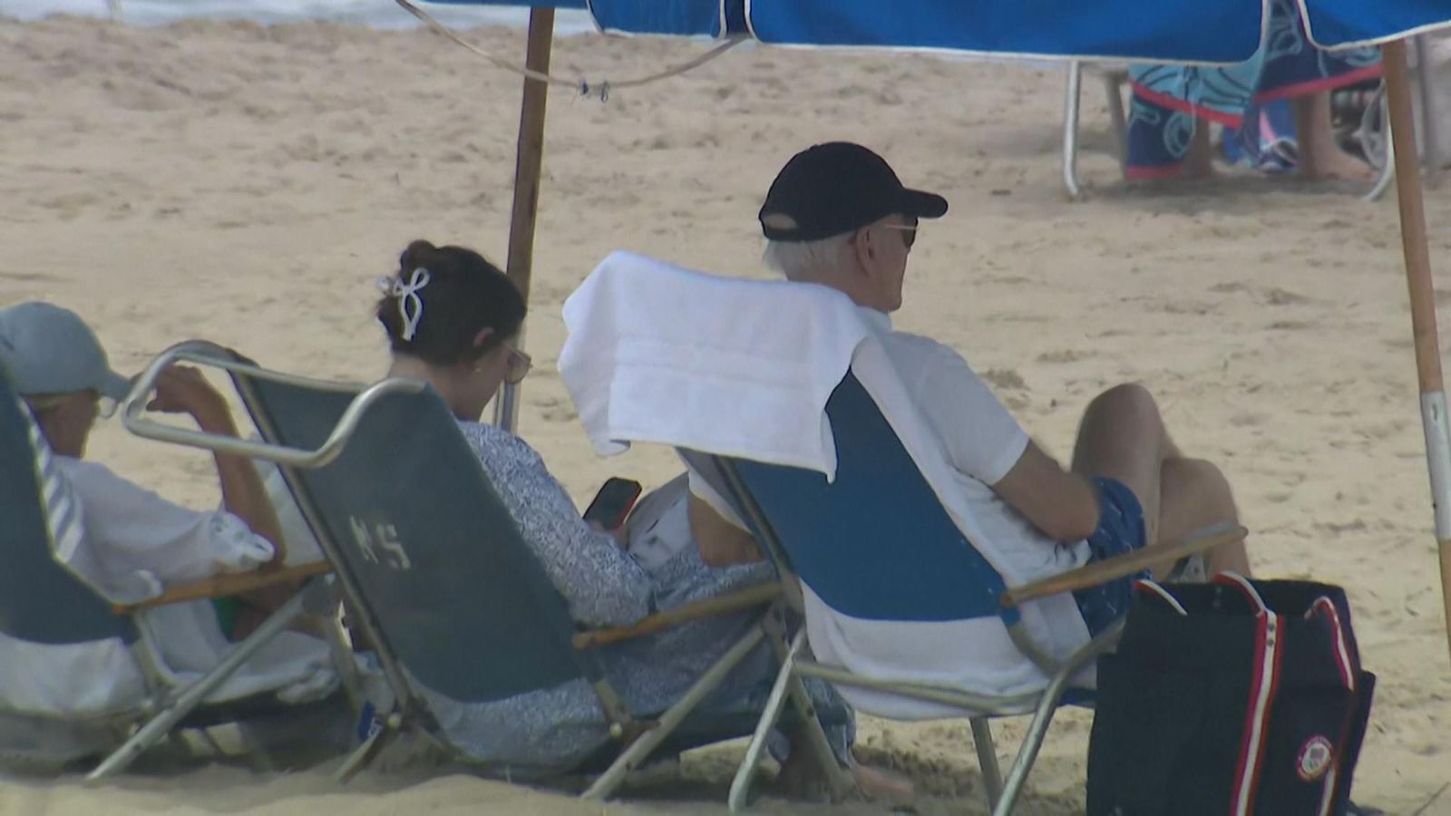 US: President Biden was seen relaxing at the beach with First Lady Jill ...