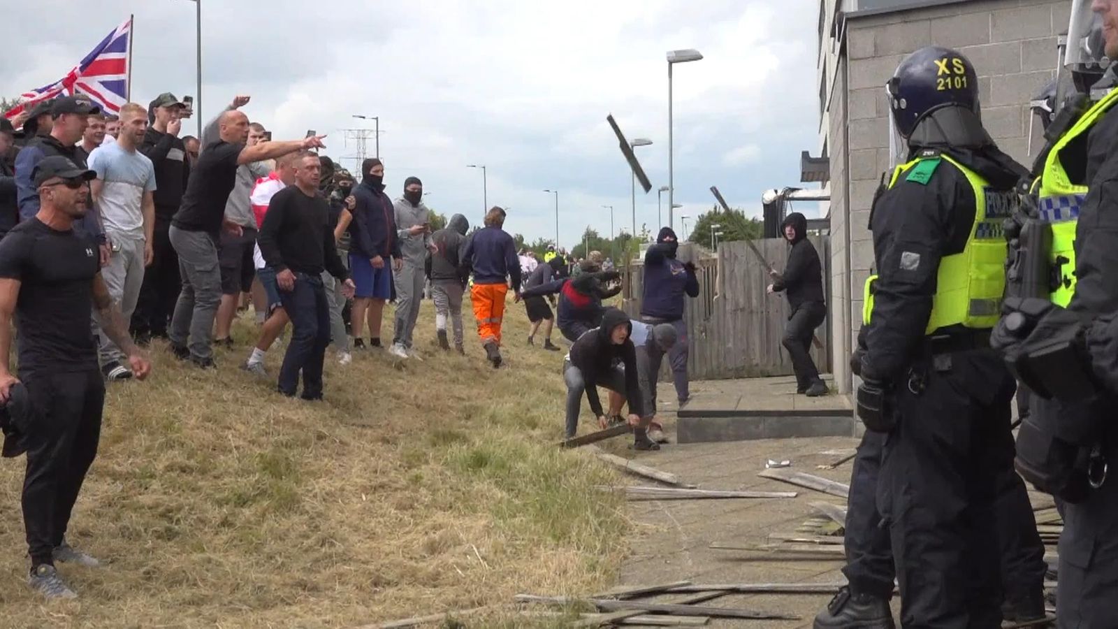 Violent clashes between police and far-right groups in Rotherham | UK ...