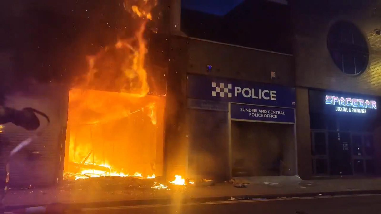 Citizen Advice building in Sunderland is on fire as hundreds riot ...
