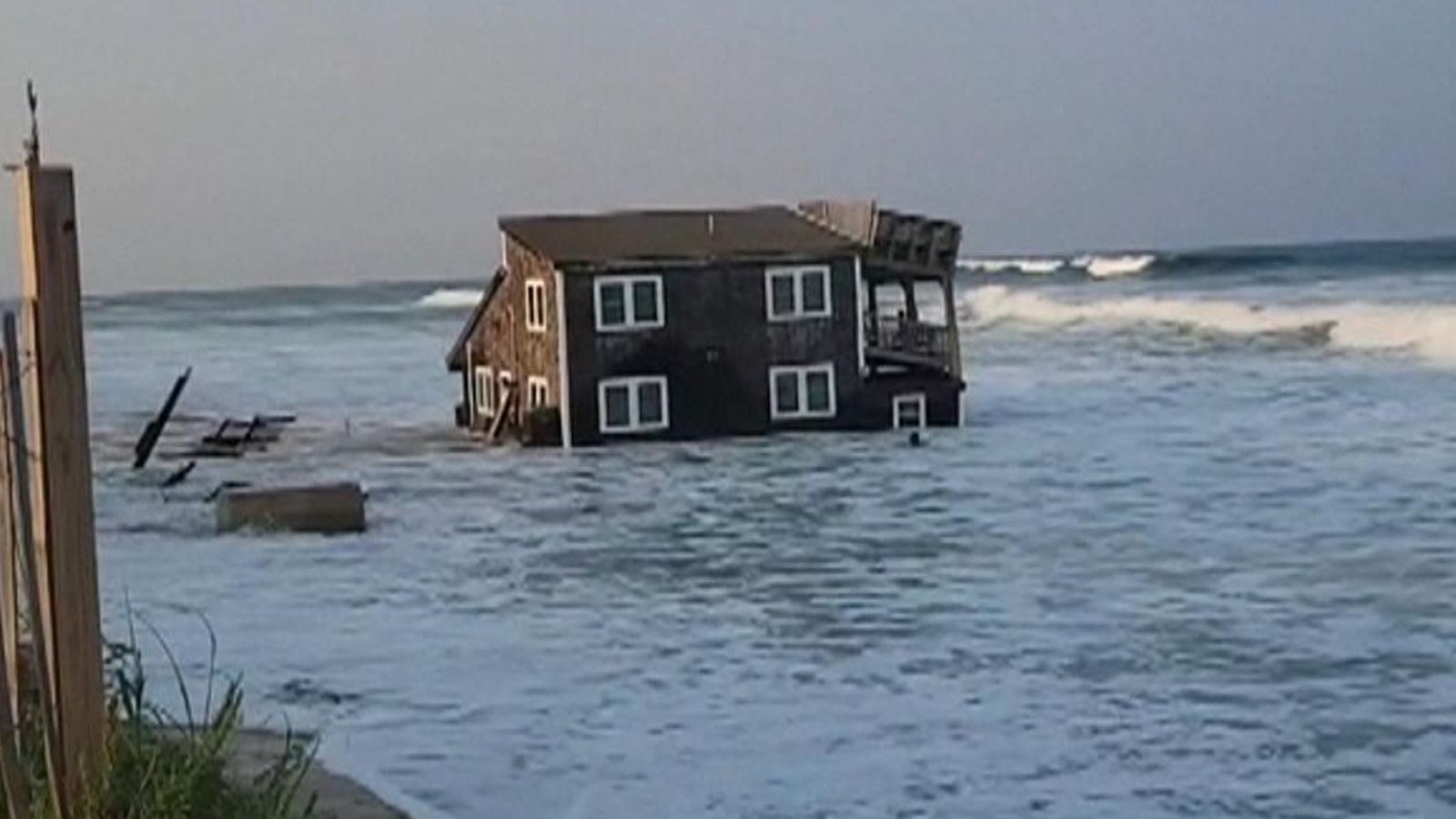 US: House collapses and swept away by sea along North Carolina coast ...