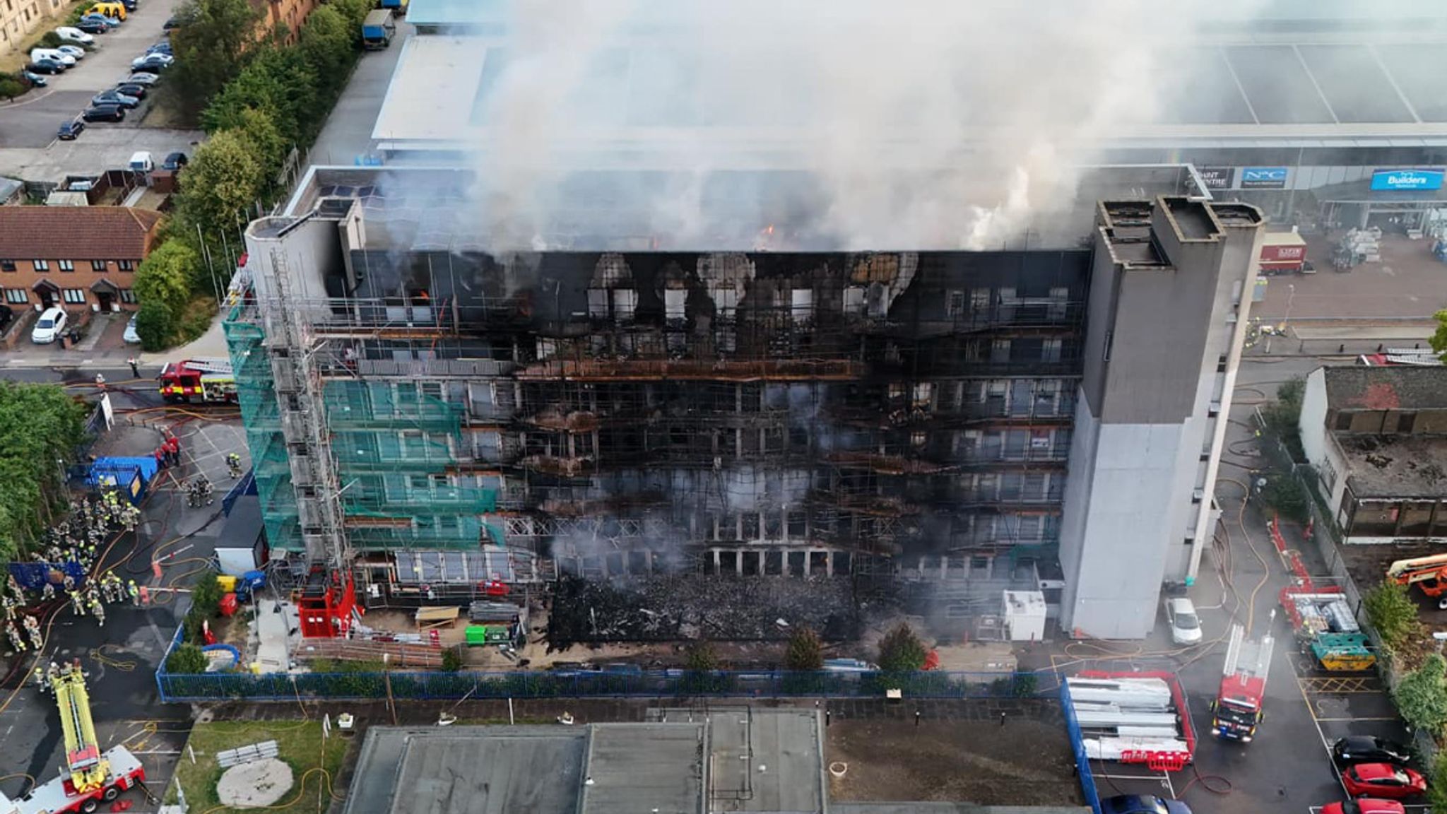 Dagenham fire: Mother who fled tower block blaze says fire gate had ...