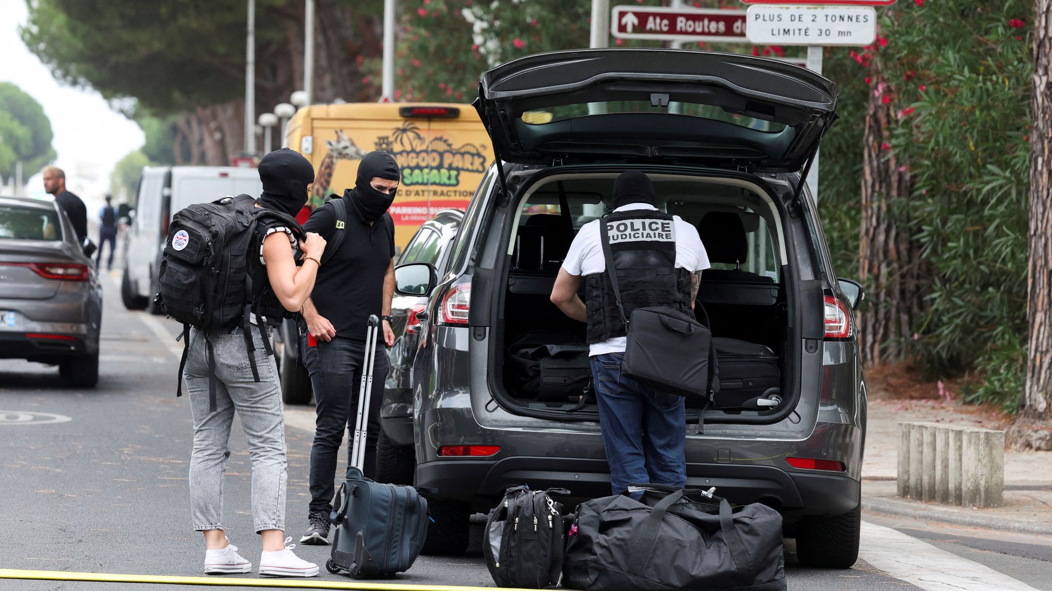 Suspect arrested in French synagogue 'terror attack' | World News | Sky ...