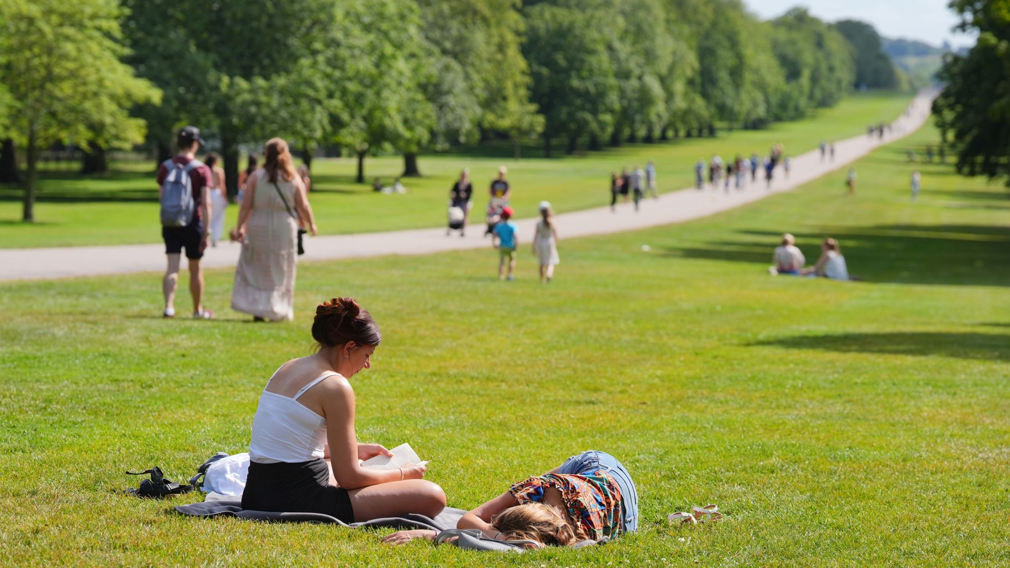 UK could see hottest day of the year today - as Met Office issues ...