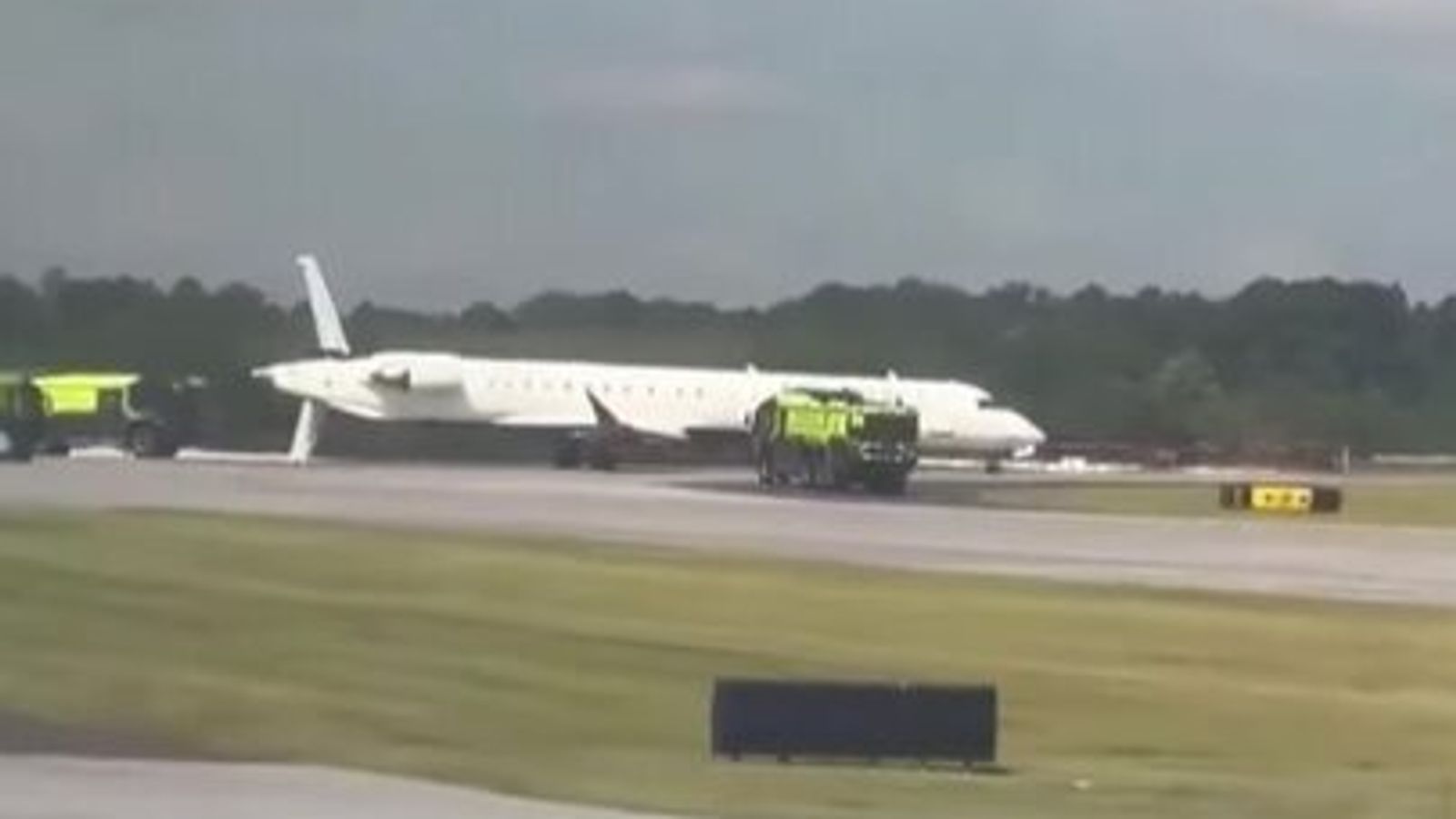 Delta plane loses tail in collision with larger aircraft | US News ...