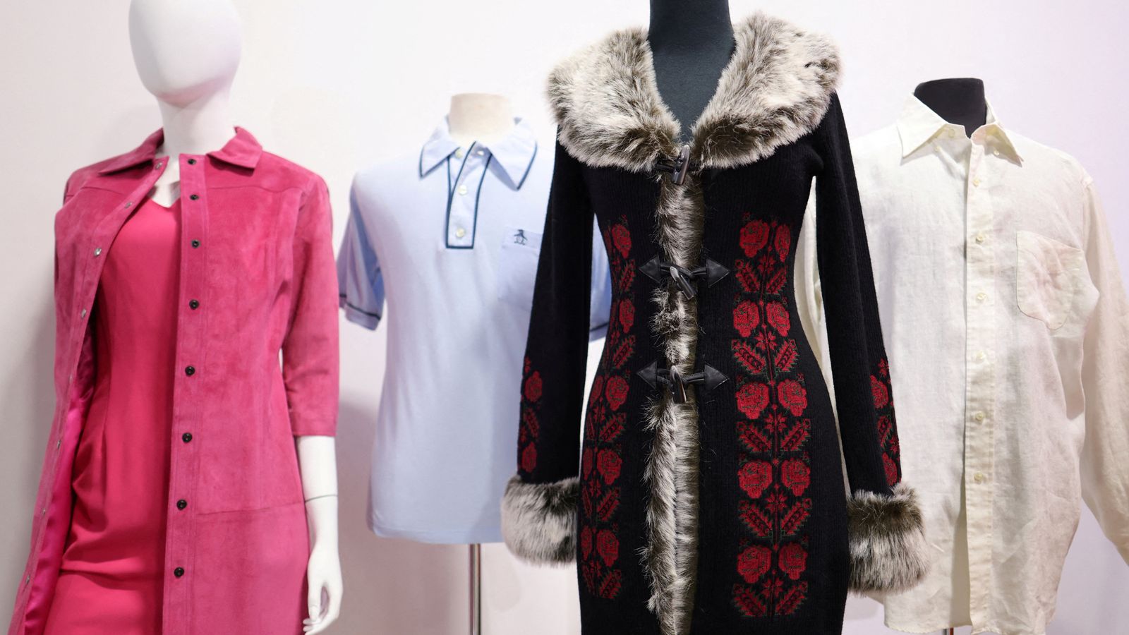 Matthew Perry's jumper and Central Perk couch among memorabilia sold at ...