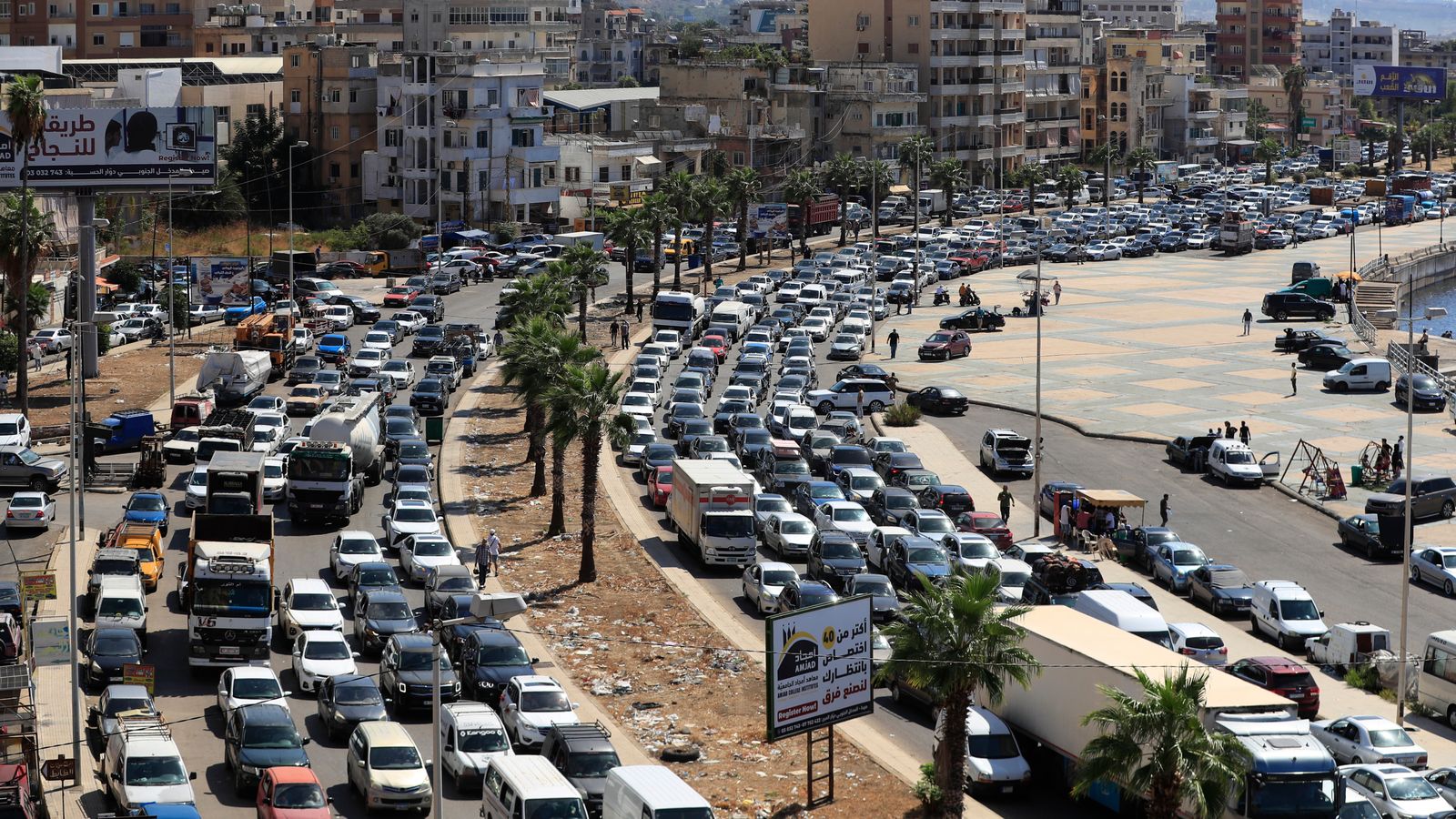 Gridlock forms as thousands flee south Lebanon after Israeli airstrikes ...