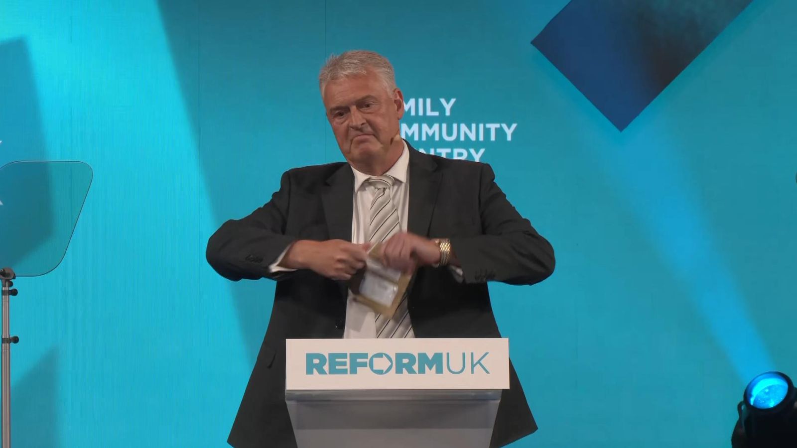 Lee Anderson rips up BBC TV licence letter in front of Reform UK conference | News UK Video News ...