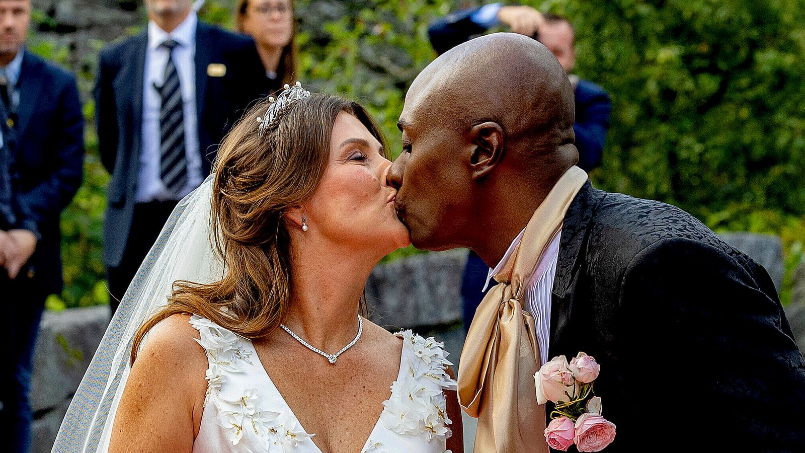 Norwegian princess Martha Louise marries American self-styled shaman | World News | Sky News