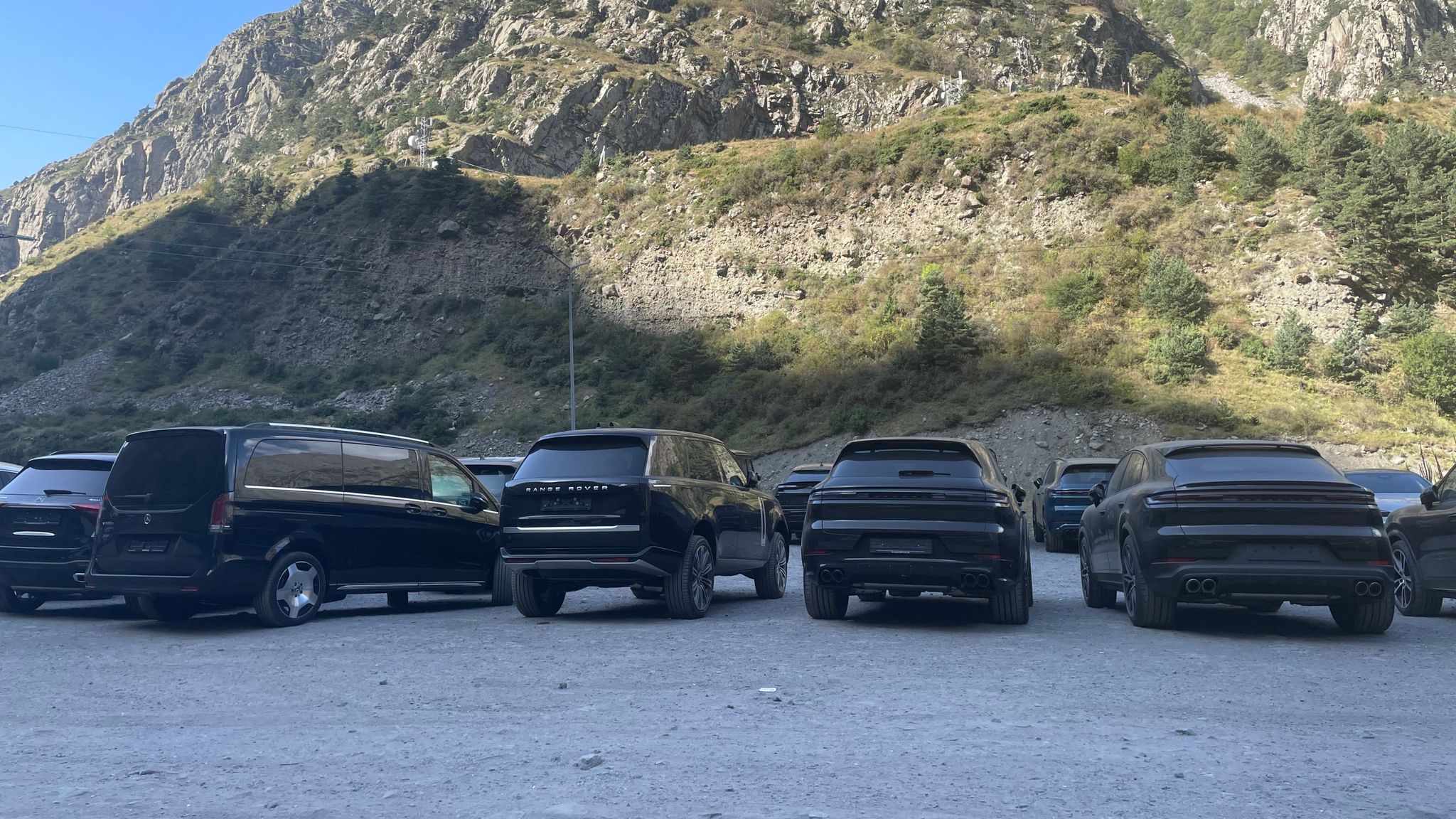 Brand new luxury British and European cars are entering Russia despite ...