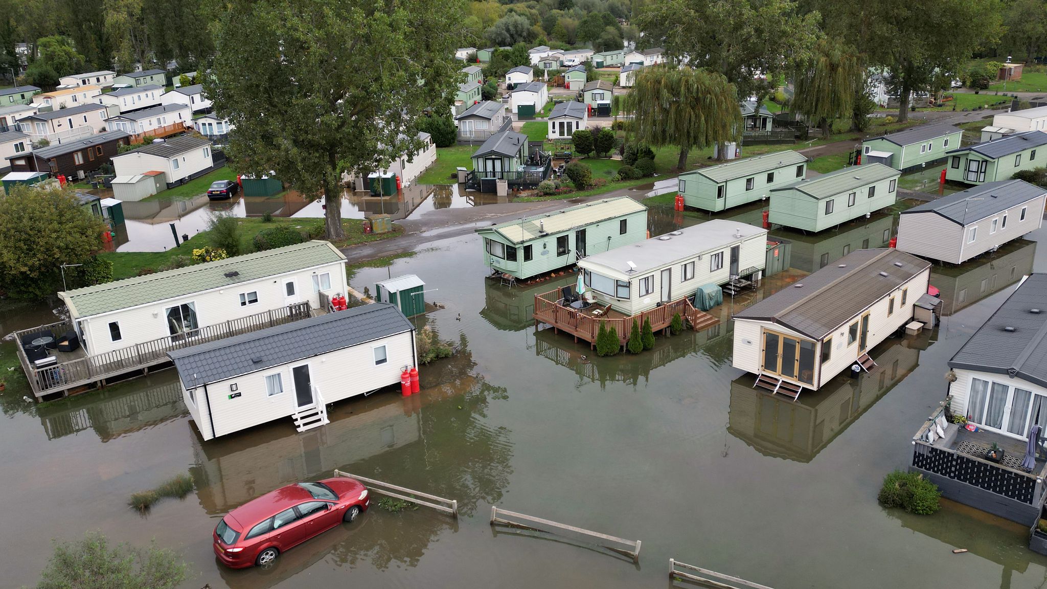 UK weather: New heavy rain warning issued by Met Office across flood ...