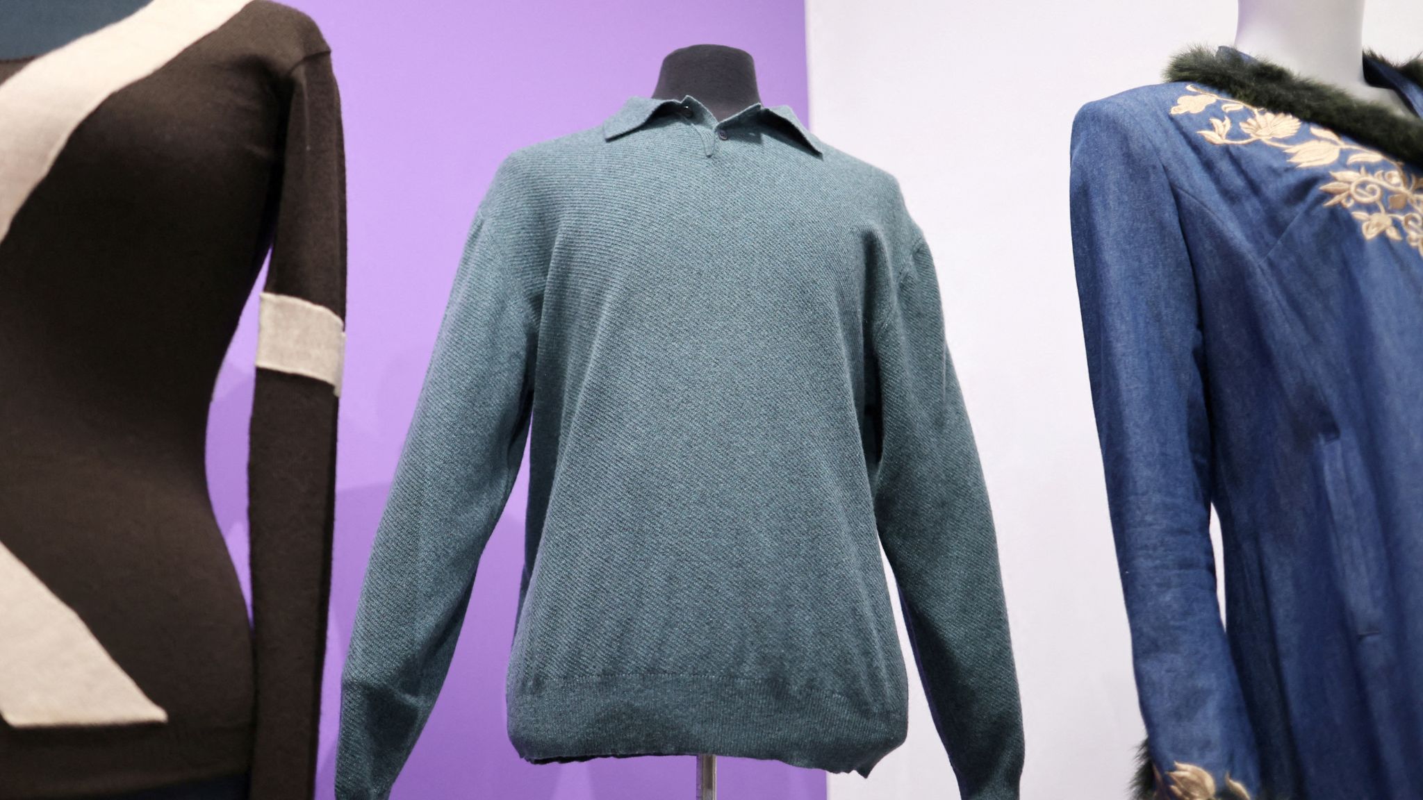 Matthew Perry's jumper and Central Perk couch among memorabilia sold at ...